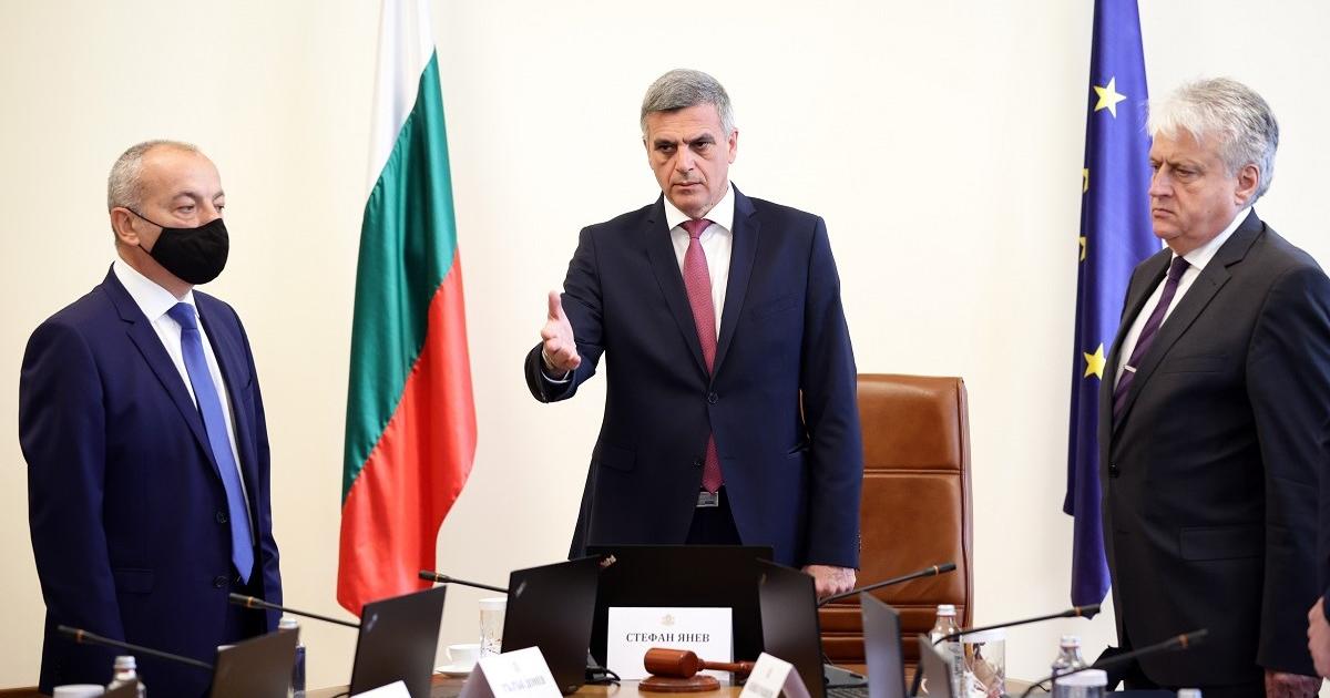 Янев освободи трима зам.-министри от две министерства