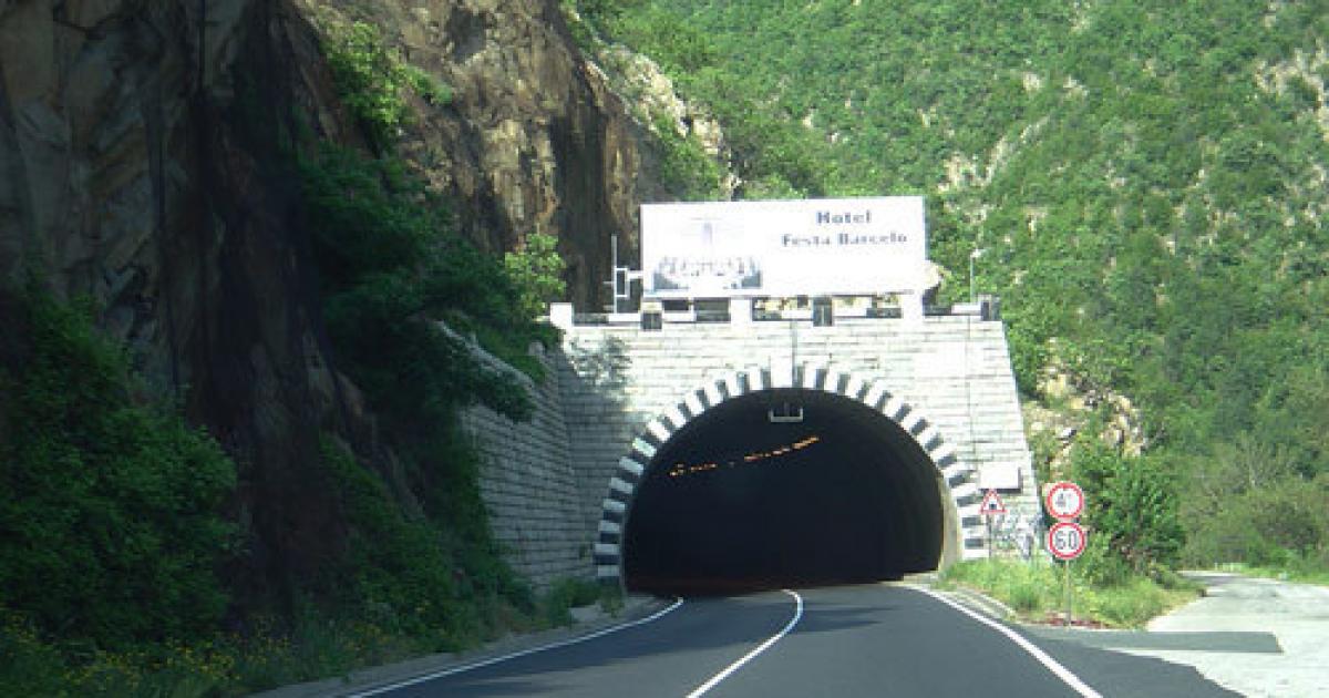 Къси скални тунели заменят 15-километровия тунел в Кресна