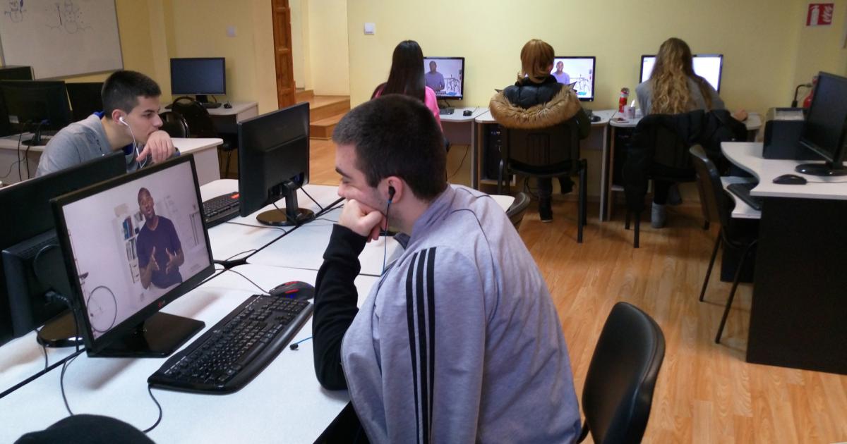 Десетокласниците ще държат изпит по компютърни умения